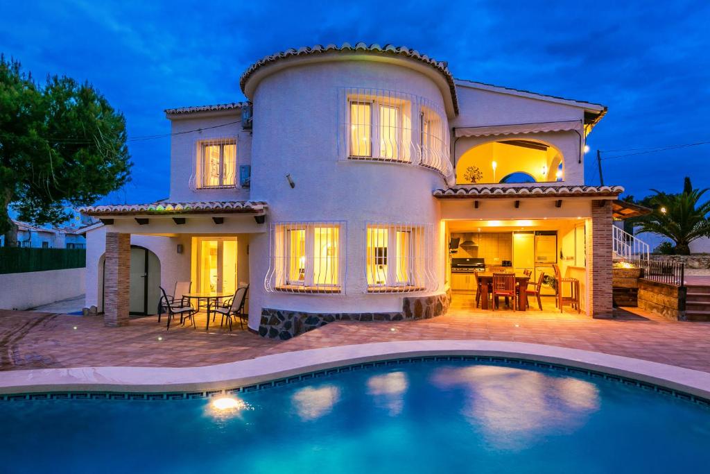A Modern Detached Five-bedroom Villa With Pool And Jacuzzi - Sleeps Up To 14 - Bonaire