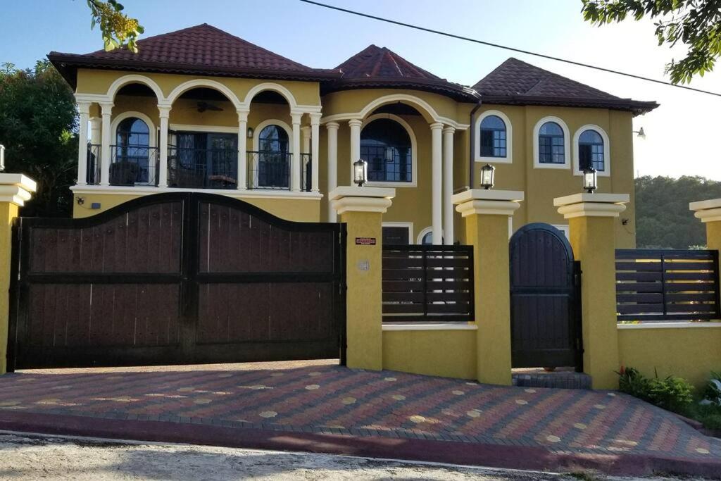 Naffy ‘S Gguest House - Montego Bay