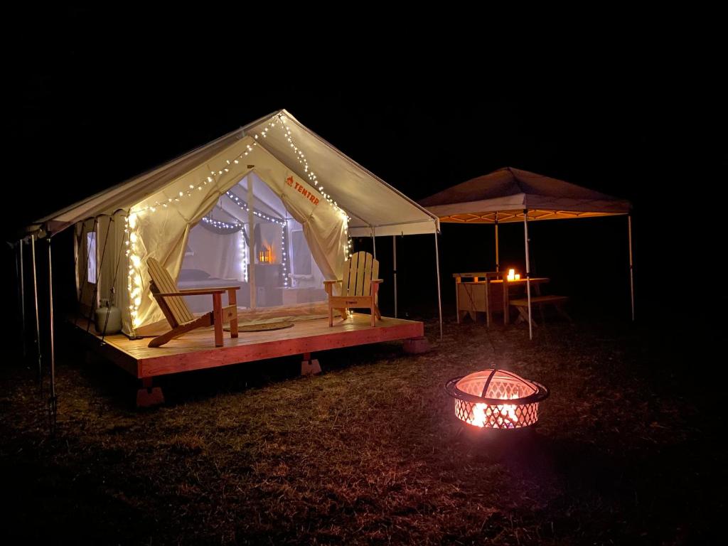 Tentrr Signature Site - Walker Campsite on the Riverbend Preserve ...