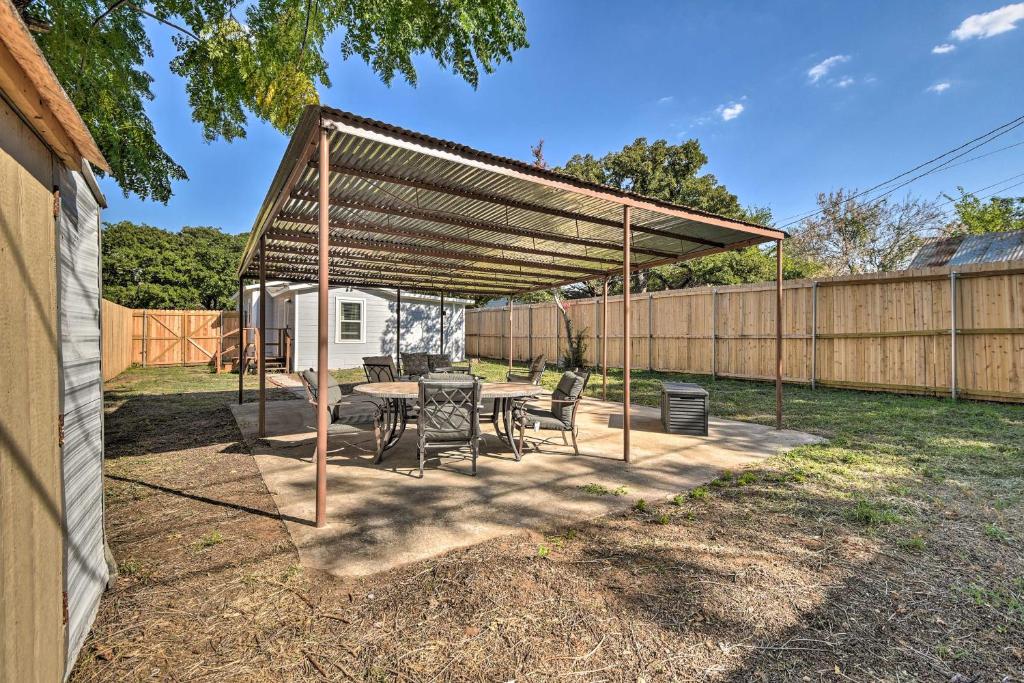 Arlington Elm Cottage with Fenced Yard and Patios!, Arlington (updated ...