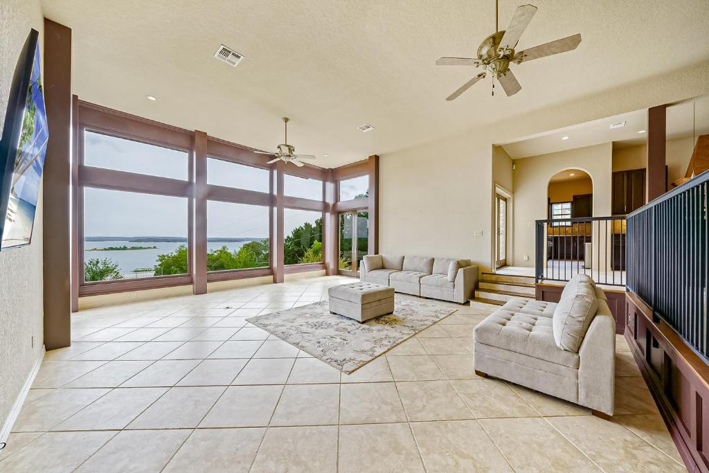 Blue Water Main House, Canyon Lake (updated prices 2026)