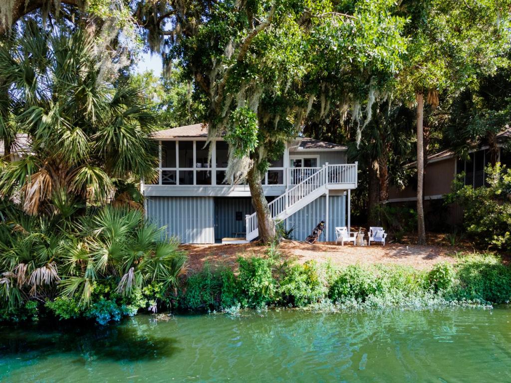 Holiday home Sweet Tea by AvantStay Waterside Sanctuary w Screened ...