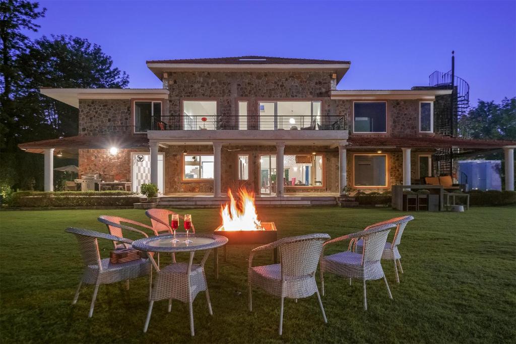 StayVista at The Banyan Abode with home feel beautiful interiors ...