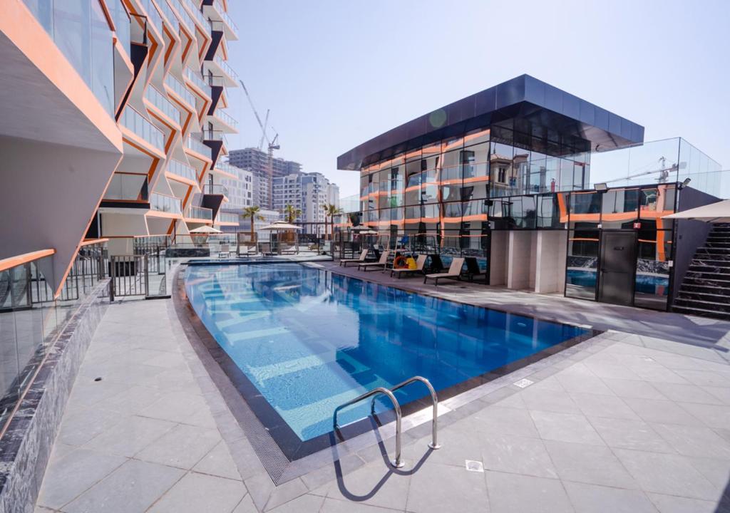 Nasma Luxury Stays - Modern Apartment With Cityscape And Skyline Views ...