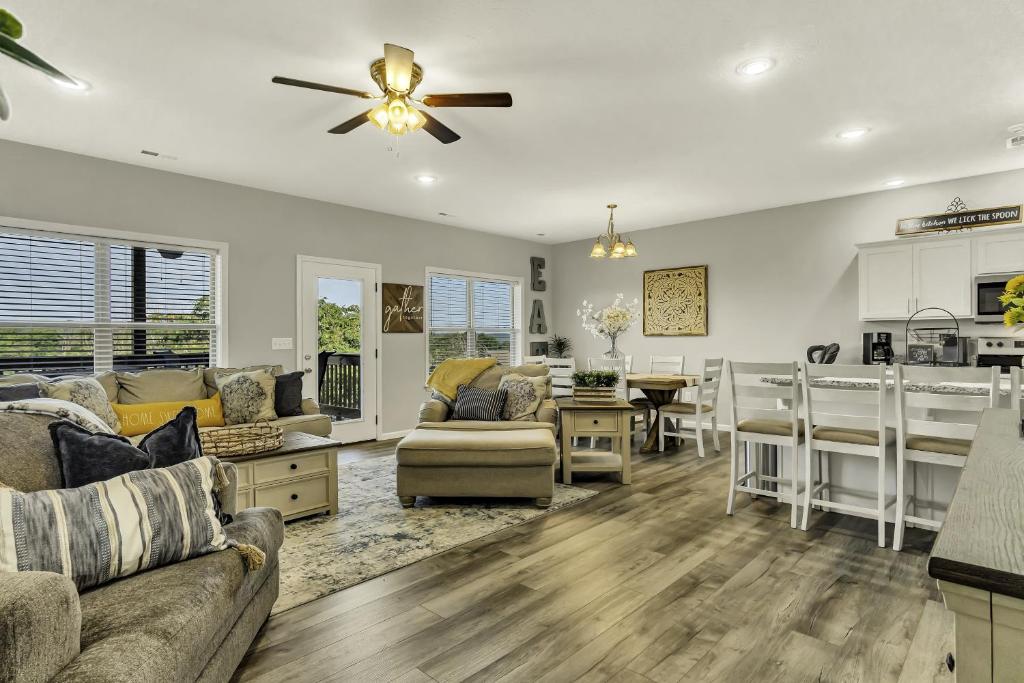 Sunset Bunker condo, Branson West (updated prices 2024)