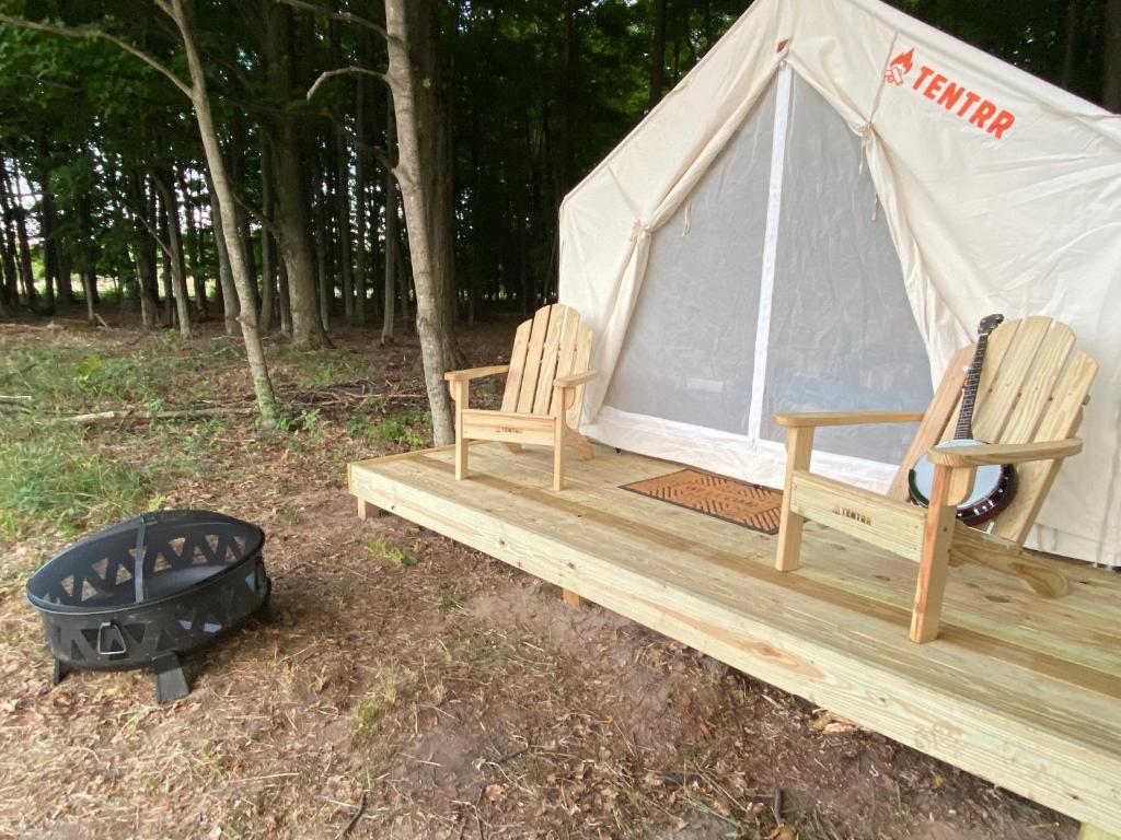 Zelt-Lodge Tentrr Signature Site - Sleeping Bear Dunes - Sleepy Bear ...