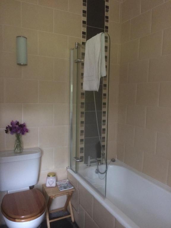 New Thatch Farm Knocklong in Cross of the Tree - Tripcombined