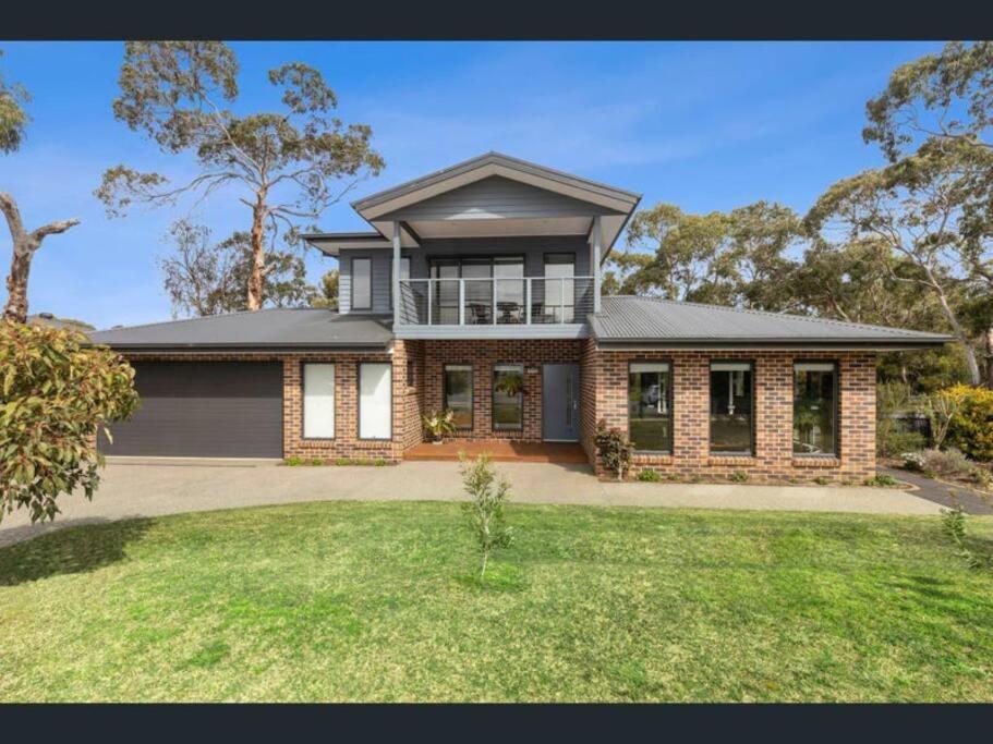 Yellow Gum Family Retreat - With heaps of room for a boat!, Ocean Grove ...