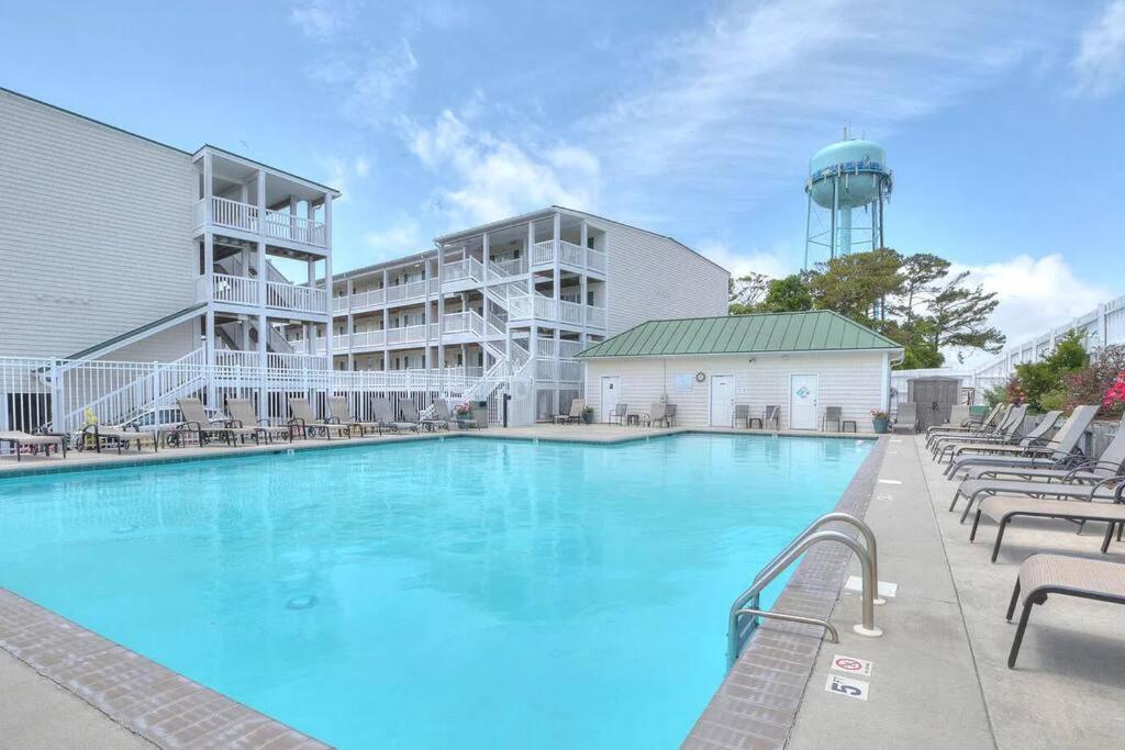 3 Bedroom Condo, Ocean Views & Short Walk to Beach!, Oak Island ...