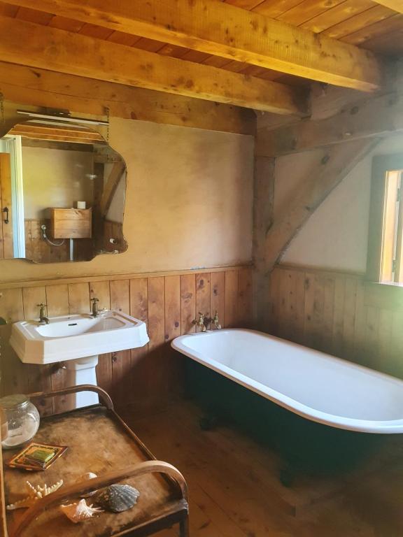 Streamside Country Manor, Walton (updated prices 2025)