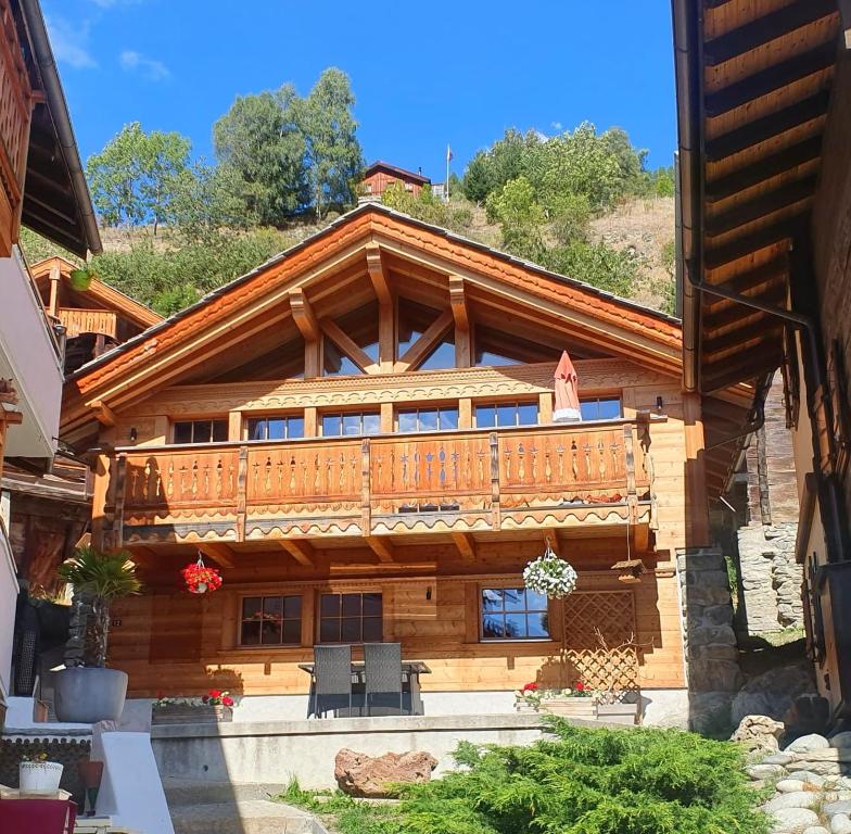 Magnifique et cosy chalet La Marmotte, St-Martin, Val d'Hérens, Saint ...