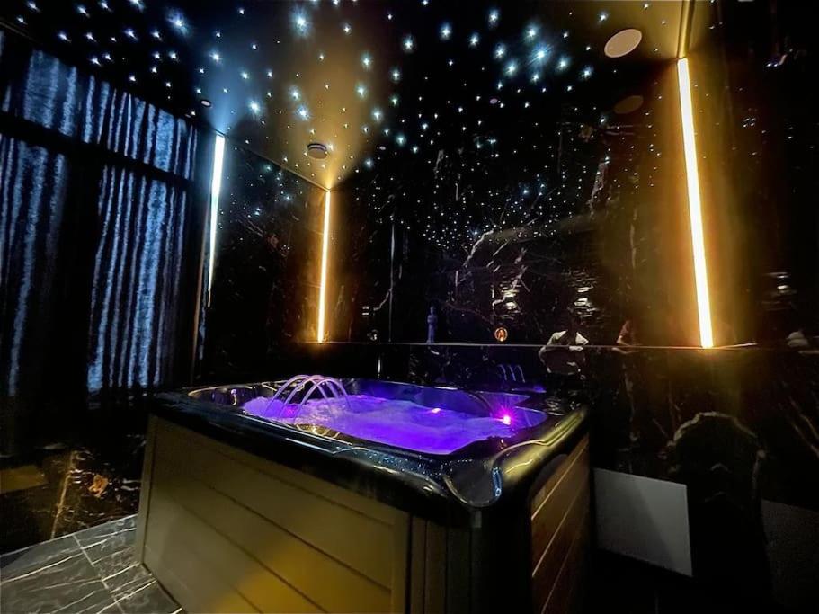 Logement privé avec Jacuzzi haut de gamme !, Charleroi (preços ...