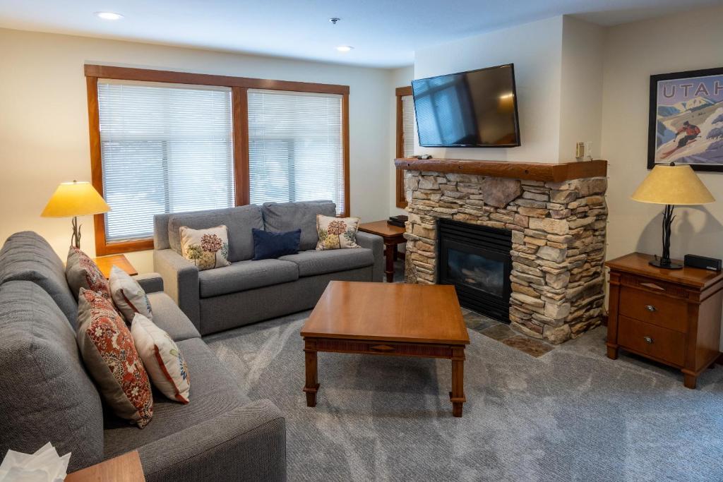 3201 - Two Bedroom Standard Powderhorn Lodge condo, Solitude (updated ...