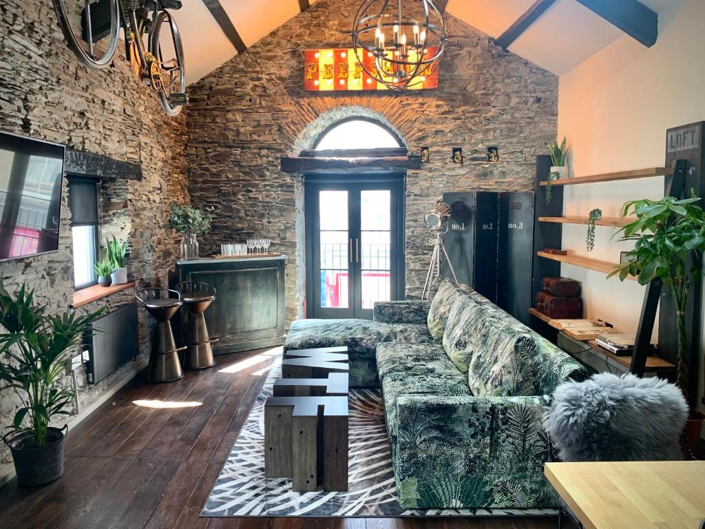 Loft 11 Stunning LUXURY NYC Loft Style Interior Designed 2BD Apartment ...