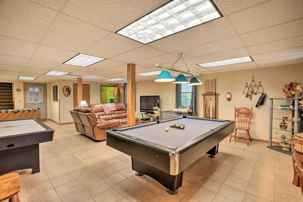 Eagles View with Game Room - Walk to River!, Yankton (prezzi aggiornati ...