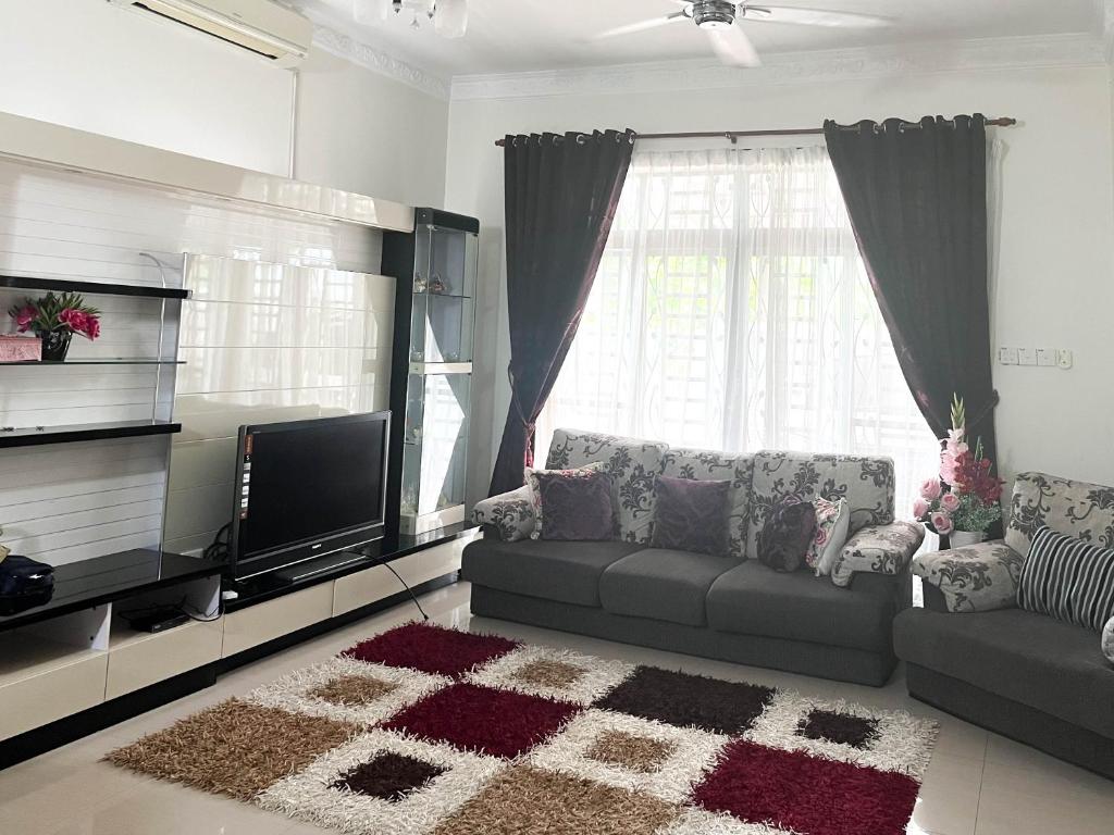 Muar Homestay [Located at Sabak Awor Seafood Court], Muar (updated ...