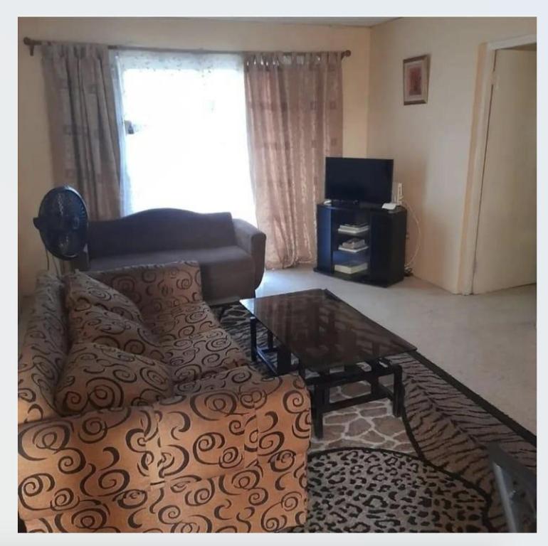 Chelsea Manor, Half Way Tree (updated prices 2025)