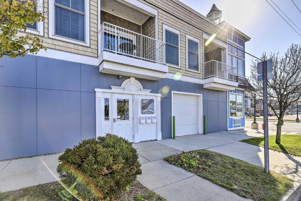 Dtwn Ludington Condo Balcony, Walk To Beach!, Ludington (updated prices ...