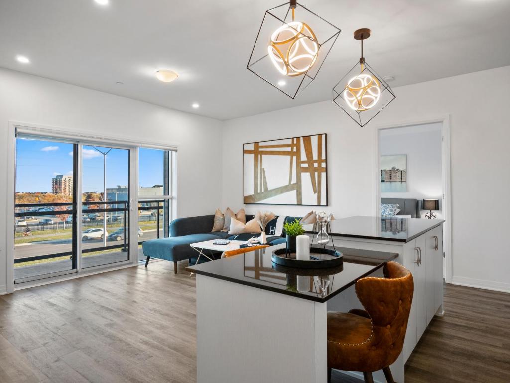 Stylish 3Br + Study Condo - Oakville, Oakville (updated prices 2025)