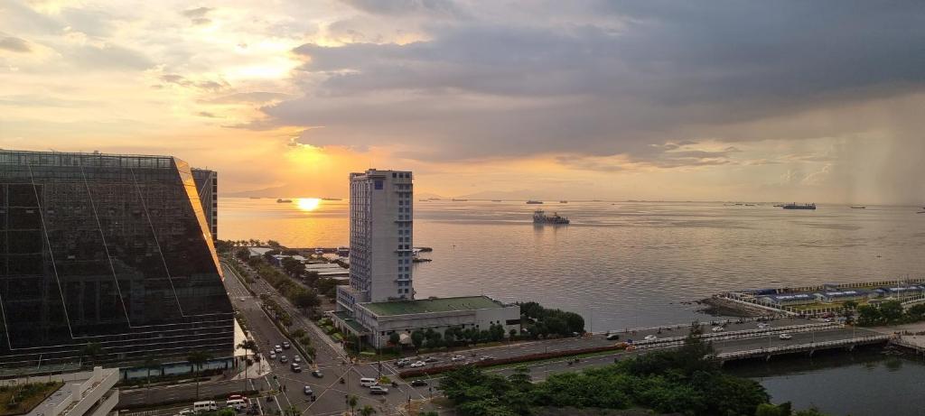 Luxury Seaside Sunset view at the Shore MOA, Manila – Updated 2023 Prices
