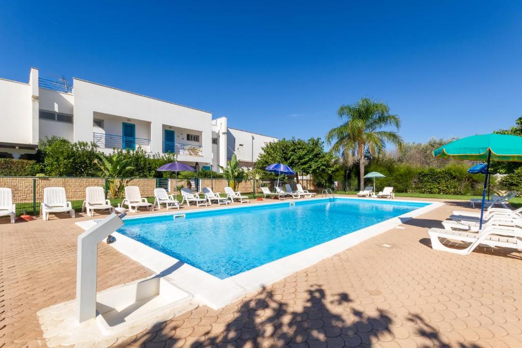 Luxury Holiday Home with Swimming Pool in Torre Lapillo (Italia Torre ...