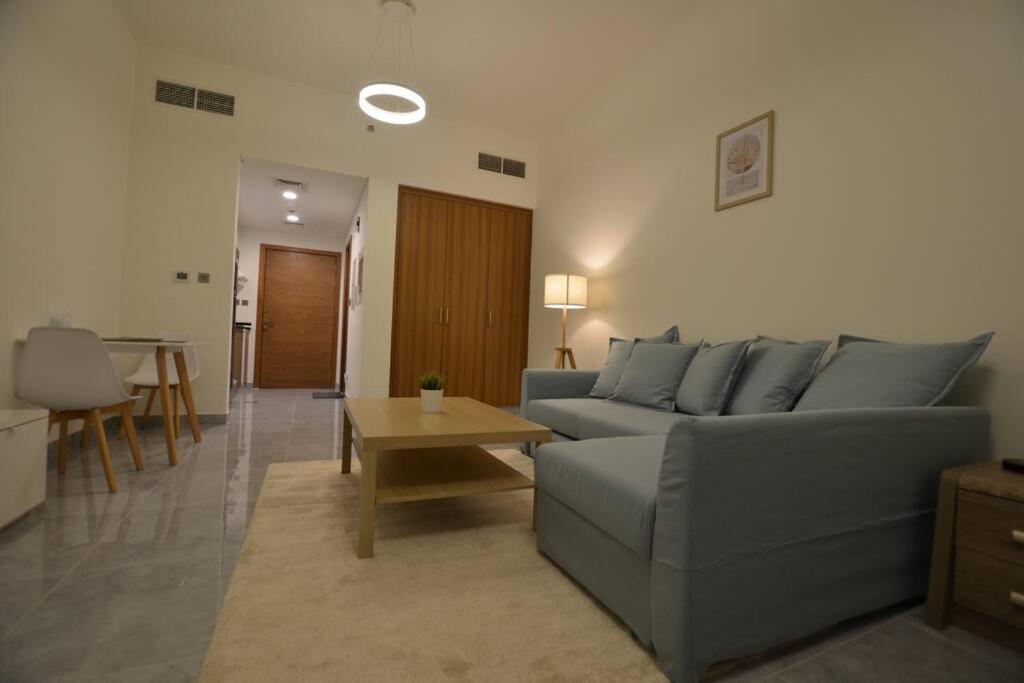 Minimalist lovely studio - Entire rental unit, דובאי (מחירים מעודכנים ...