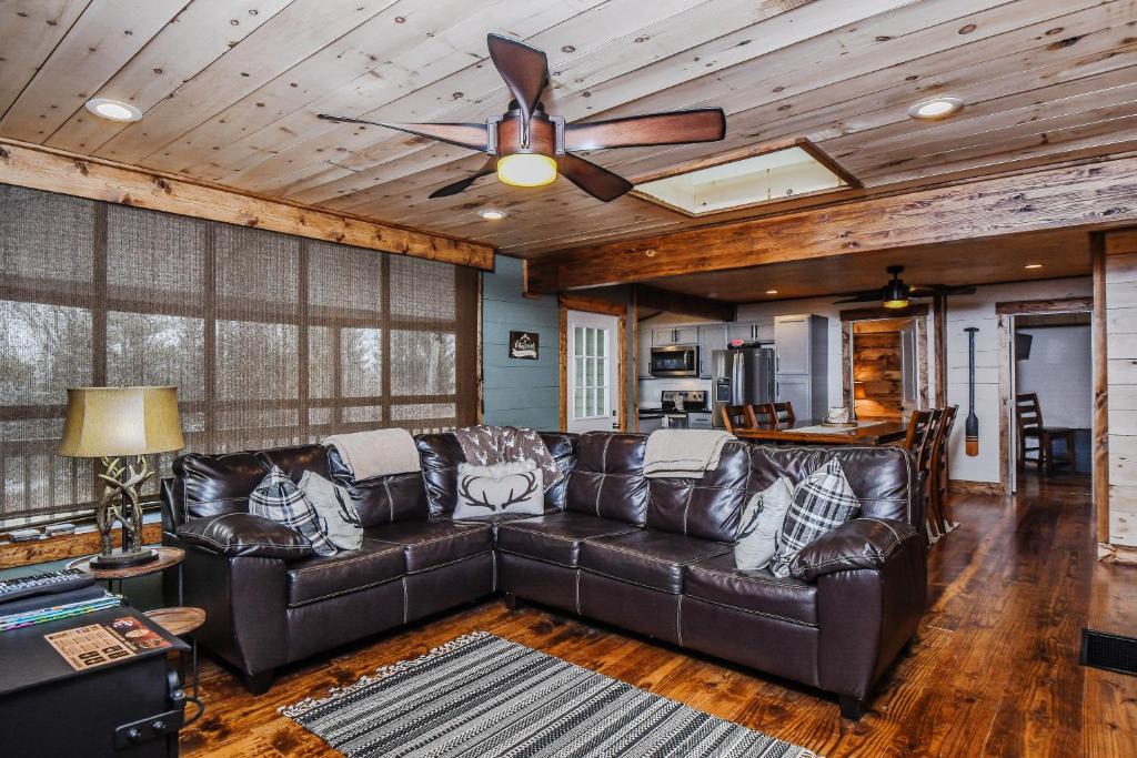 Kare Bear Cabin, Oakland (updated prices 2025)