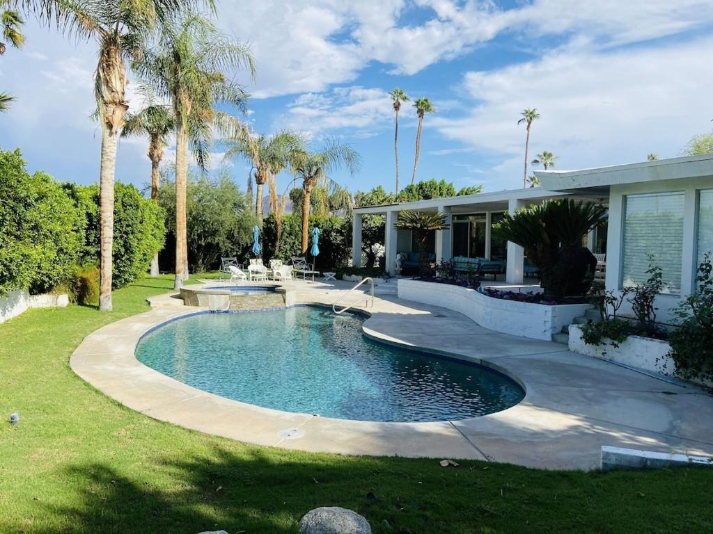 Spectacular luxury 3000 square ft house on 1/3 of acre, Palm Desert ...