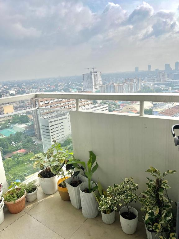 Cubao, Quezon City Condo Staycation (wifi and netflix ready), Manila ...