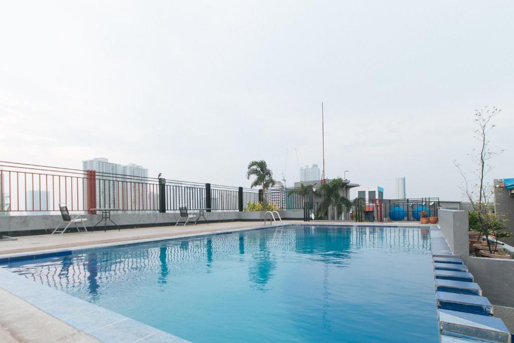 RedDoorz @ Melbourne Suites Makati, Manila (updated prices 2026)