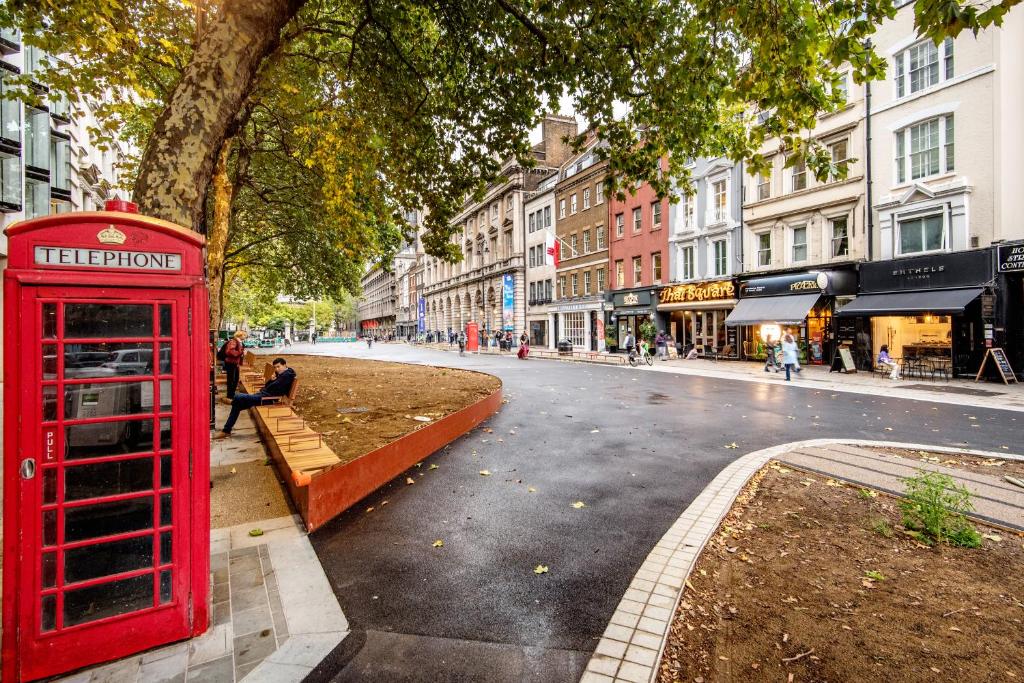 London Street Side