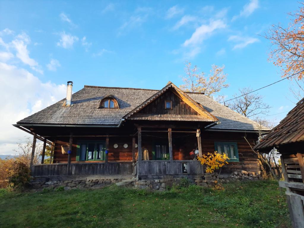 Cozy traditional wooden house, Casa Olexa, Breb (prezzi aggiornati per ...