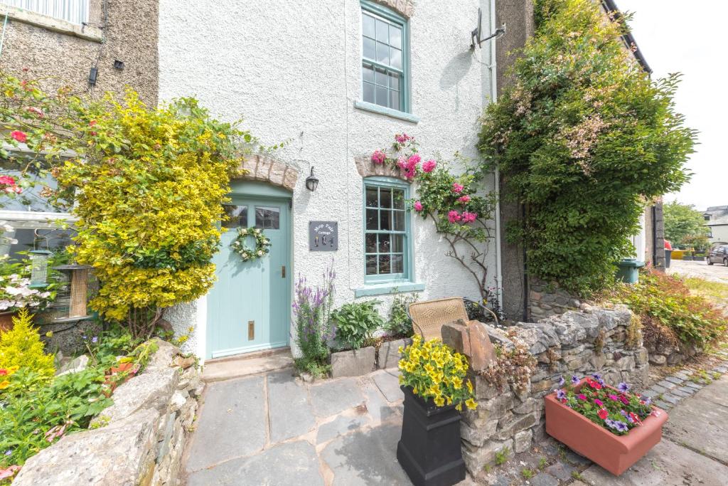 Mop Fair Sunny Garden Town Centre - Pass the Keys, Ulverston (updated ...