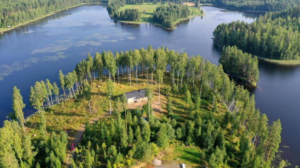 Villa Mustaniemi, Hirvensalmi (updated prices 2025)