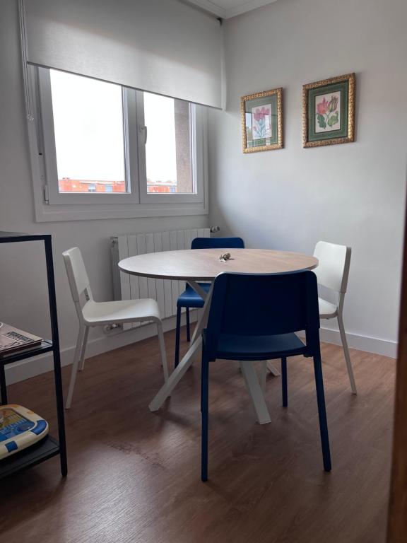 Apartment for 4 in Lejona Casa Natalia NO ELEVATOR, Leioa – Precios ...