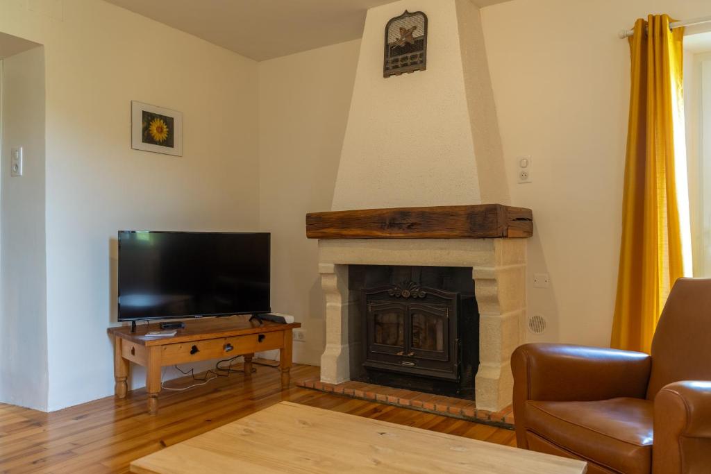 Le Chardon Bleu, jardin, centre-ville, Saint-Côme-d'Olt, Saint-Côme ...