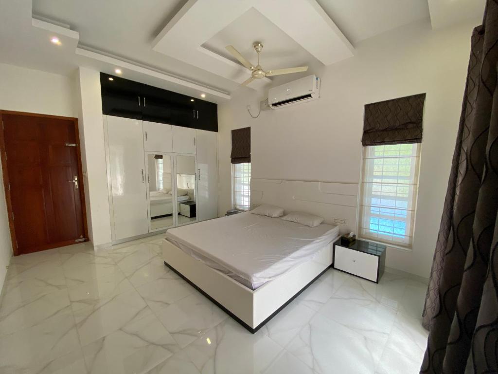 Modern Villa Homestay - SuiteTrails