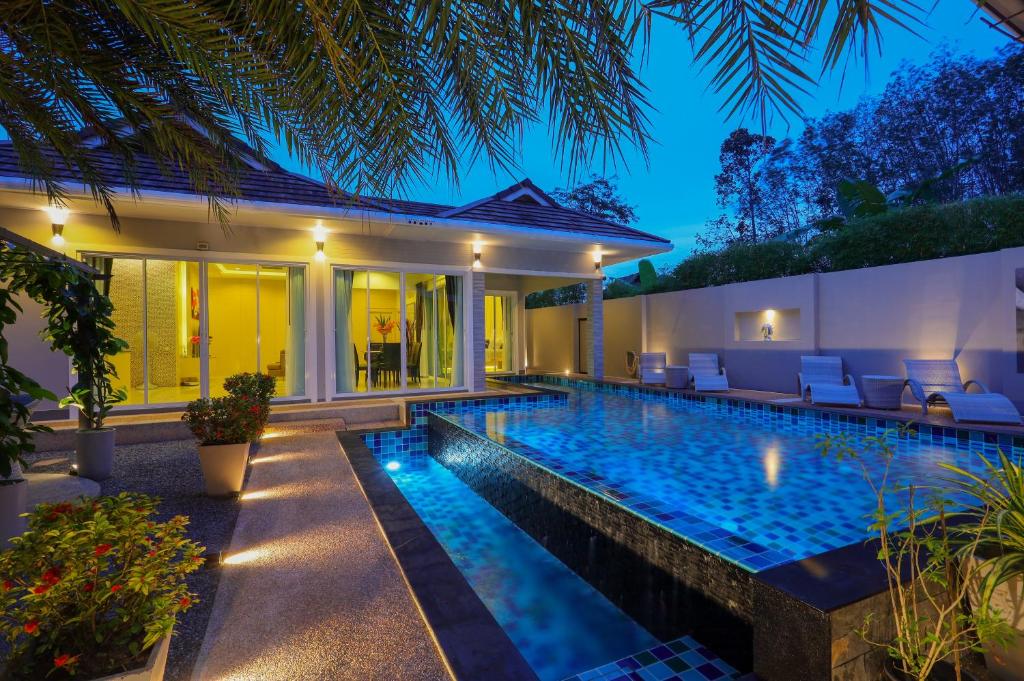 3 Bedroom Platinum Pool Villa Smooth as Silk, Ban Khlong Haeng ...