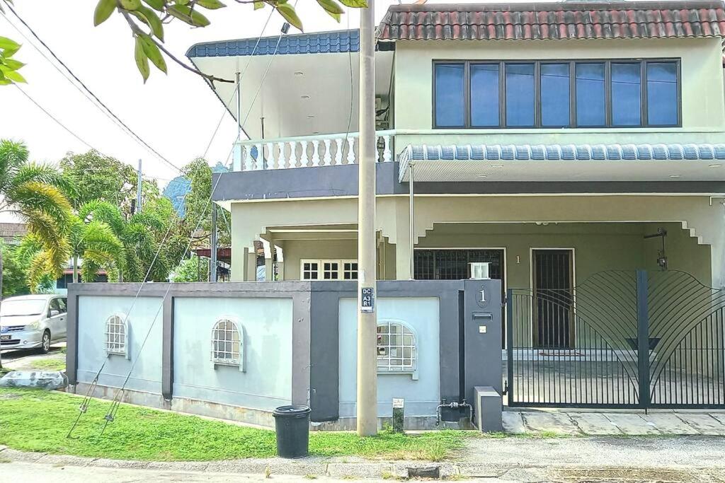 5 Bedroom 2 Bathrooms End-lot House, 3 parkings - Ipoh, Tambun, Ipoh ...