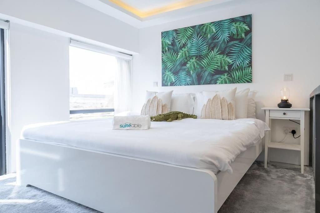 Tropical Loft with working station in JVC, Dubai (updated prices 2025)