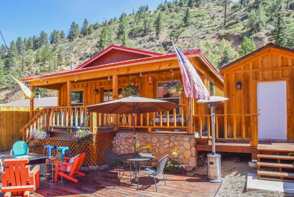 Unique Mtn Getaway with Stunning Outdoor Area!, Red River (updated ...
