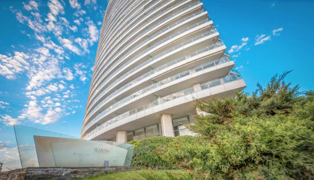 Apartamento exclusivo season tower, Punta del Este (tarifs actualisés, 2025)