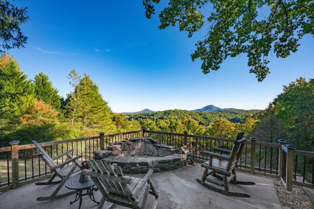 Mountain View Lodge Helen! Luxury Retreat in Downtown Helen!, Helen ...