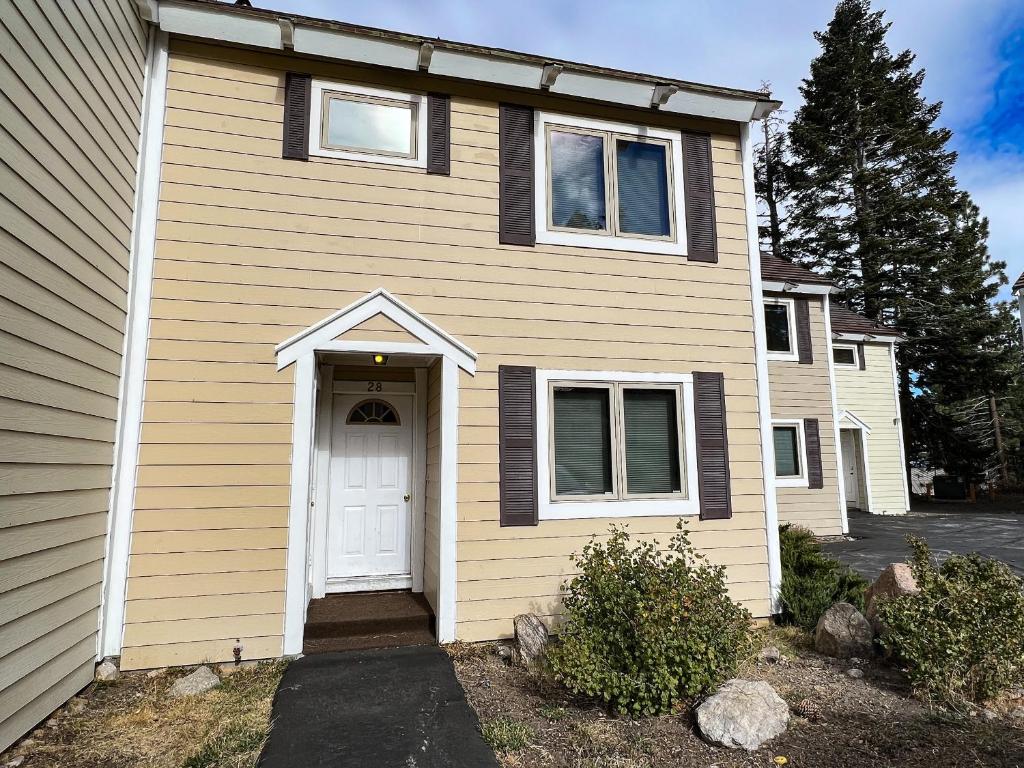 Lakeview Villas #28 condo, Mammoth Lakes (updated prices 2026)