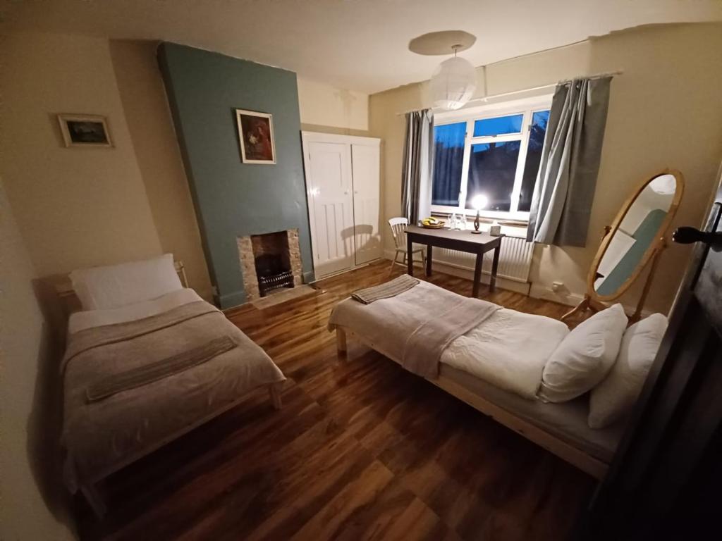 The Oak Tree, London – Updated 2023 Prices