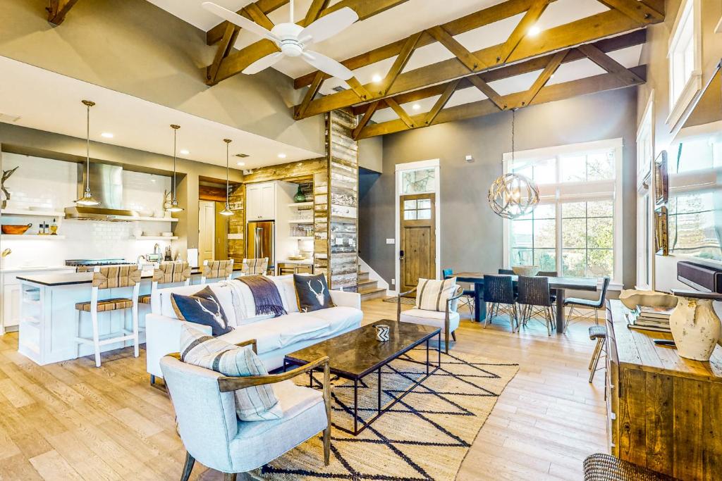 Riverbend Cottages 3 - Tabasco Cat, Spicewood (updated prices 2026)