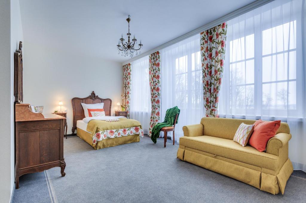 Talaria Resort&Spa, Trojanów (updated prices 2025)