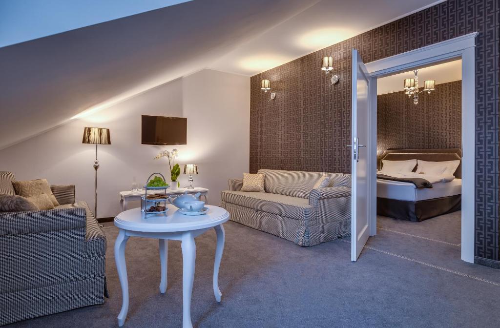 Talaria Resort&Spa, Trojanów (updated prices 2025)
