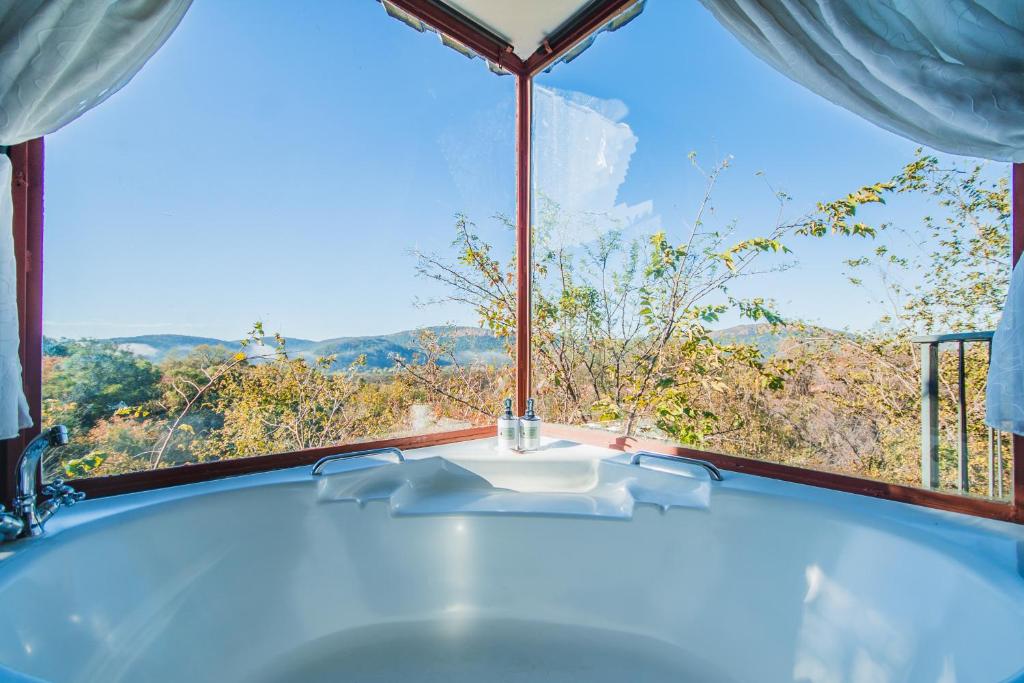 Thabela Thabeng, Parys (updated prices 2025)