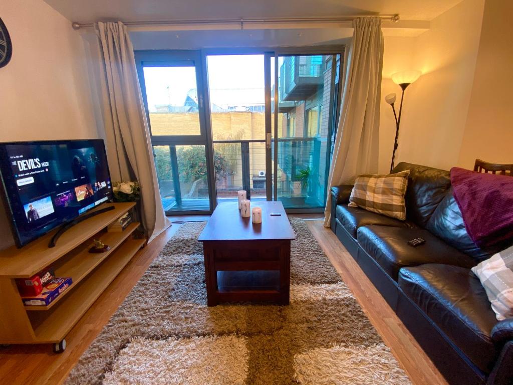 Swanky Central Apartment with Free Wifi (Sleeps 4), Birmingham (updated ...